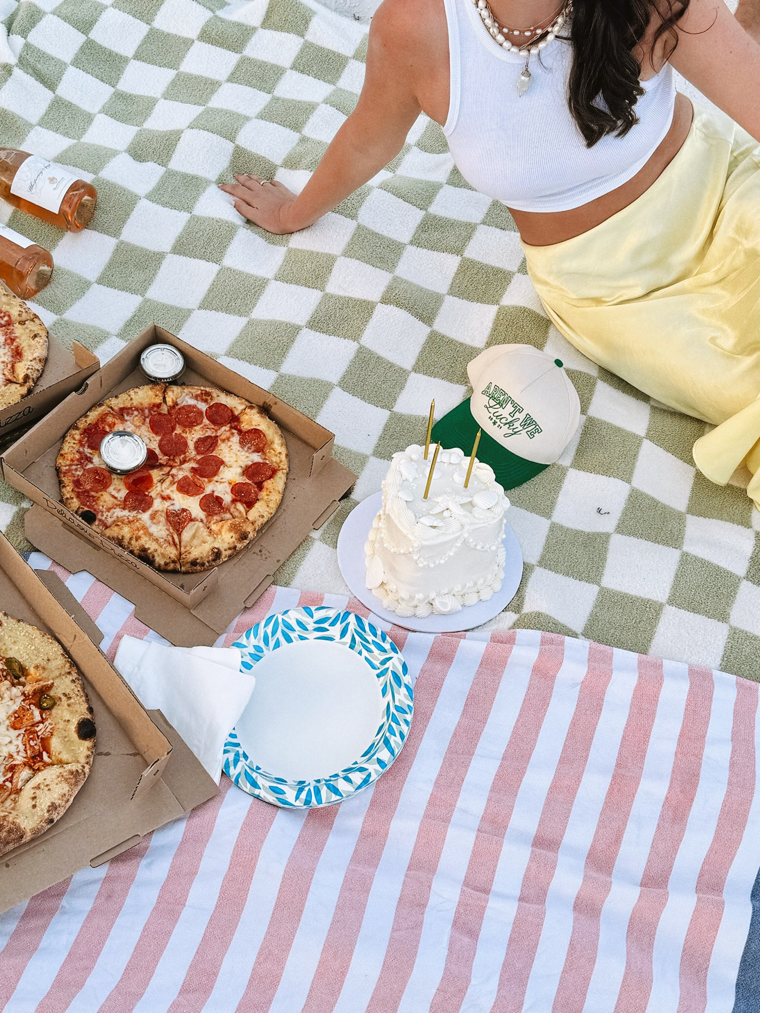 How to Throw the Dreamiest Sunset Beach Picnic for Your Birthday ...